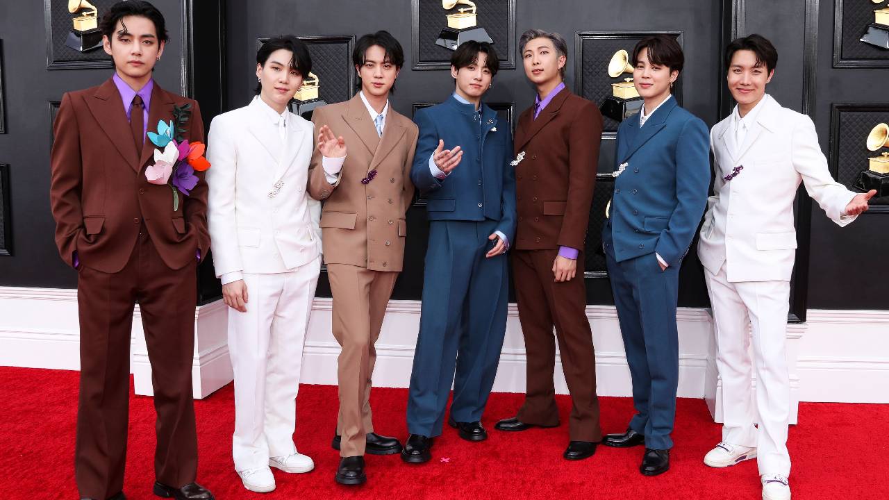 La banda de K-Pop BTS se aleja de los escenarios para cumplir con el servicio militar en Corea ...