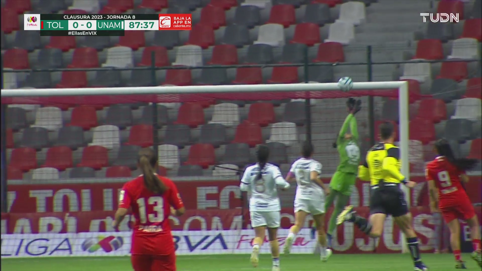 ¡Uff, uff y recontra uff! Penuna se tuvo confianza y disparó a portería ...