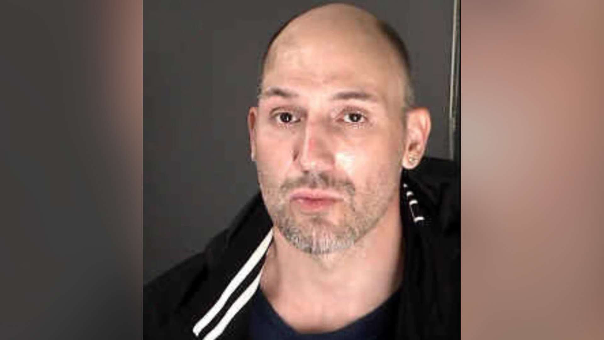 En video el arresto de William Liebisch en un avión Frontier tras ...