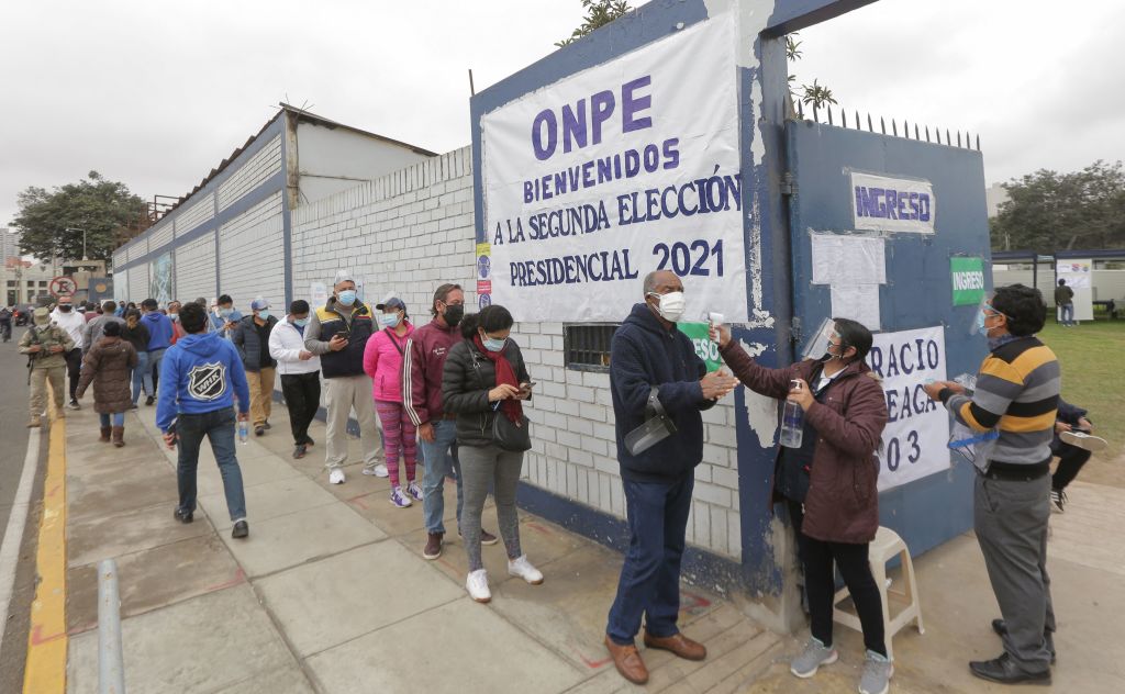 En fotos: así fue la segunda vuelta de las reñidas elecciones ...