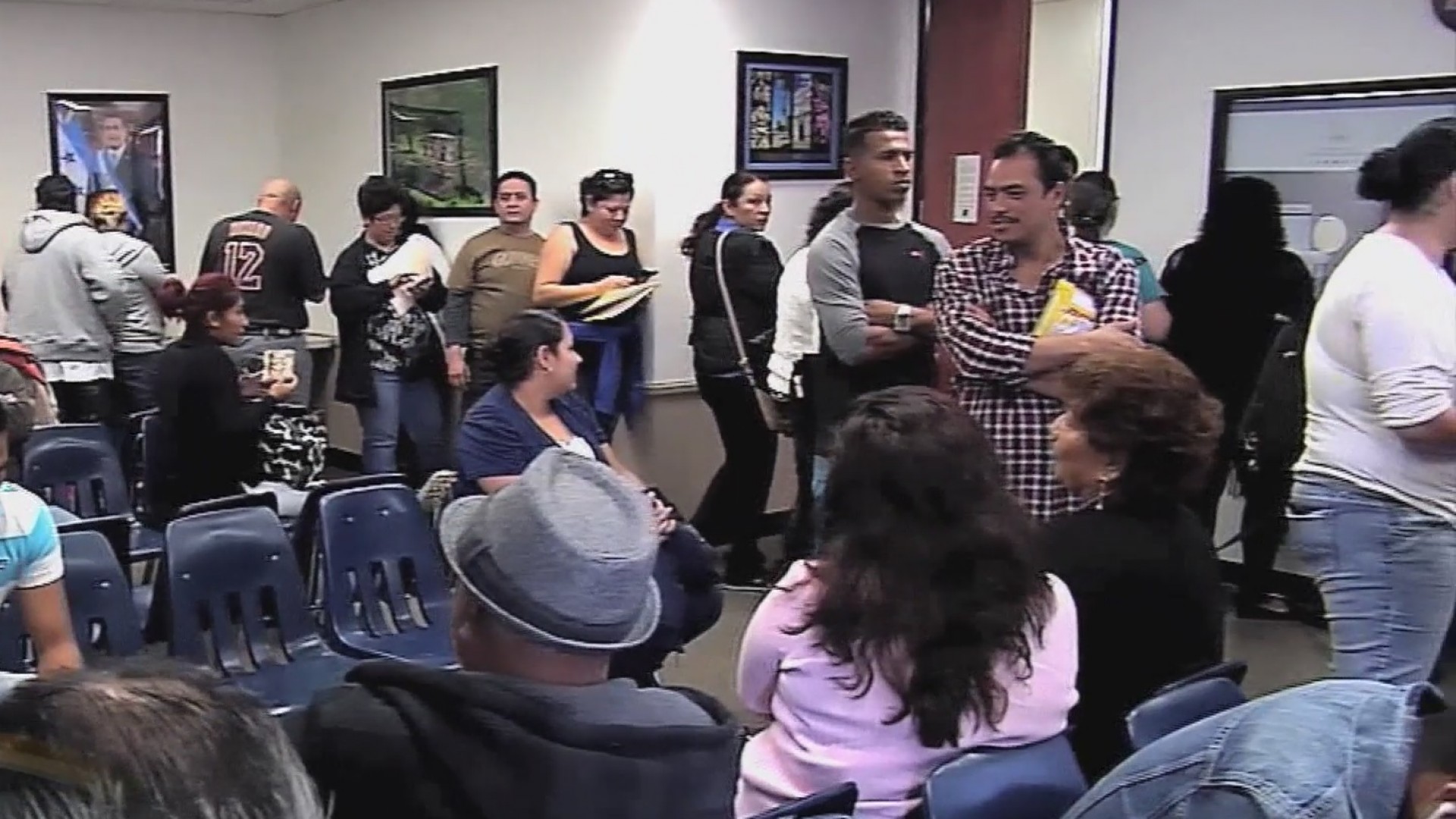 En medio de la angustia, salvadoreños realizan una vigilia en apoyo al ...