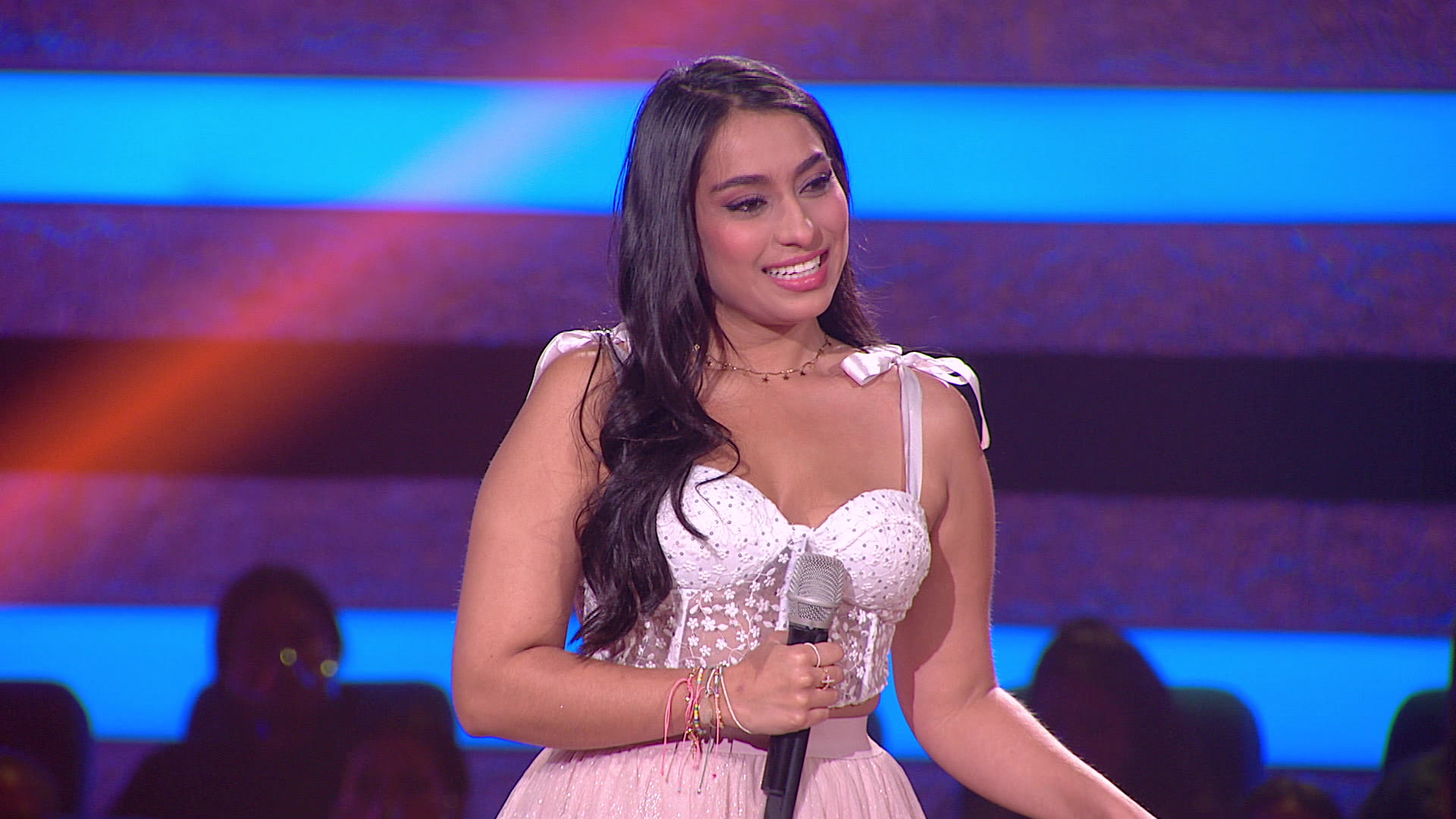 Interpreta como Amanda Miguel, pero es una de las alumnas más queridas ...