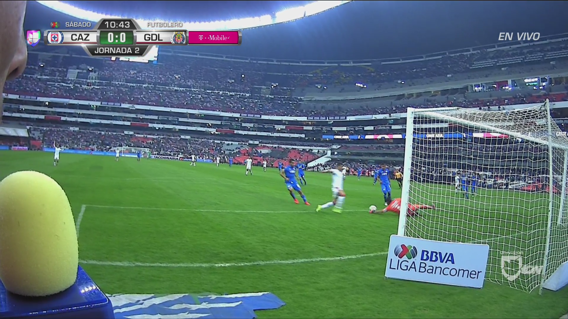 Chivas intenta la primera de peligro a través de Alexis Vega, pero ...