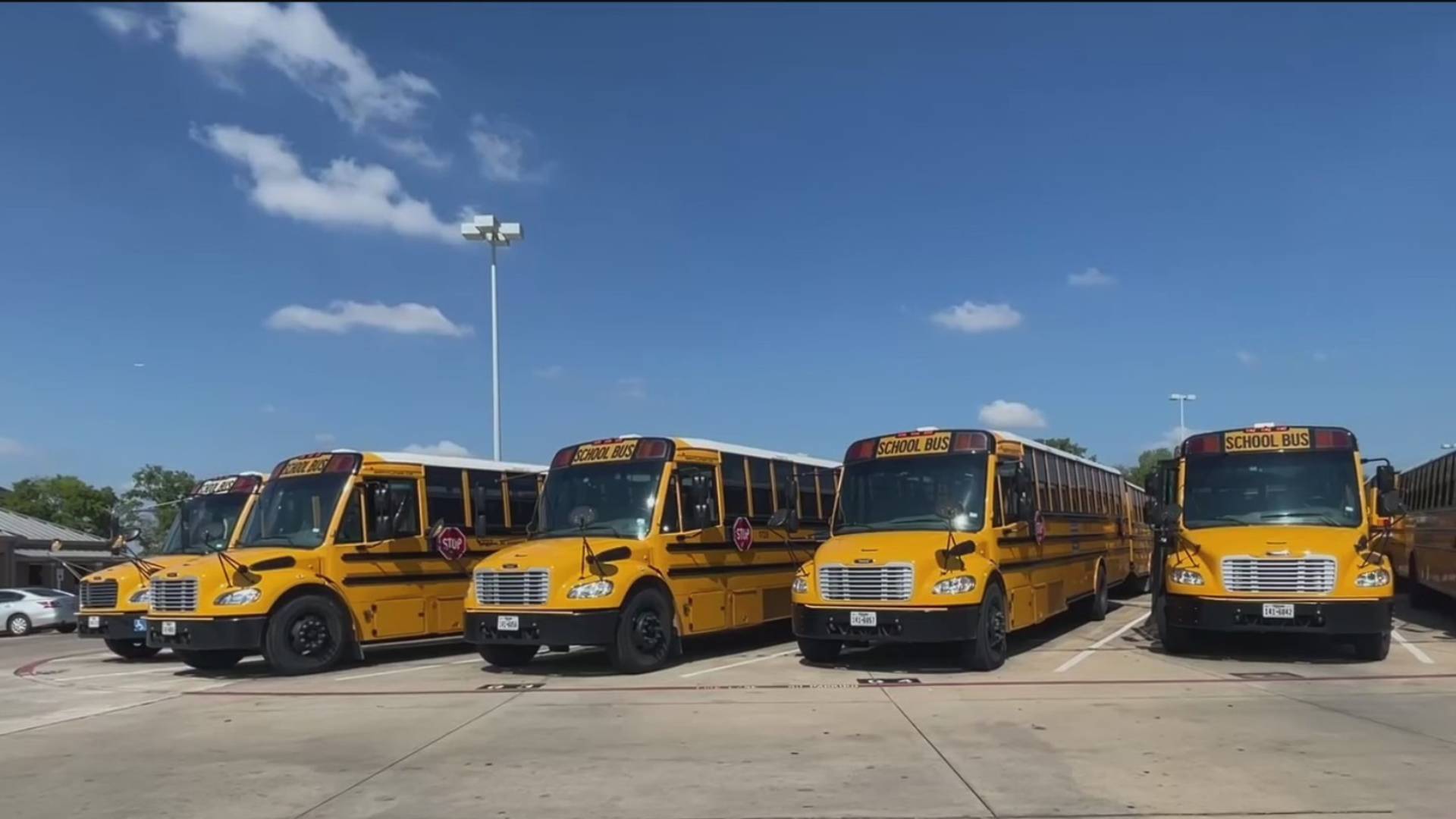 Anuncian retrasos de los autobuses escolares en Irving y Garland ...