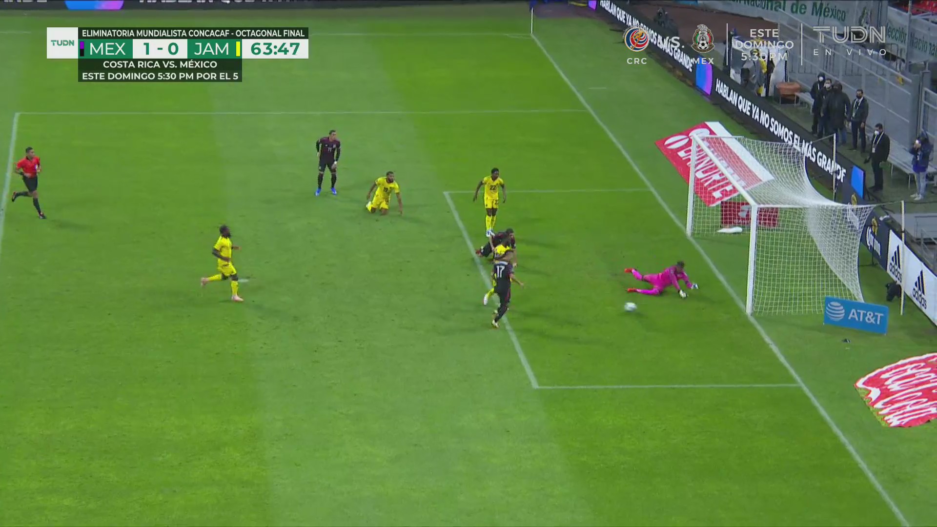 ¡Qué bárbaro, ‘Piojo’! Alvarado estrella otra increíble en el poste ...