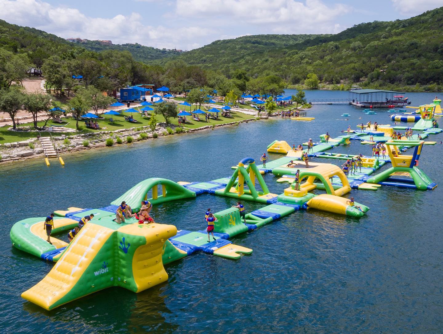 Waterloo Adventures: Este lago de Texas tiene un parque acuático ...