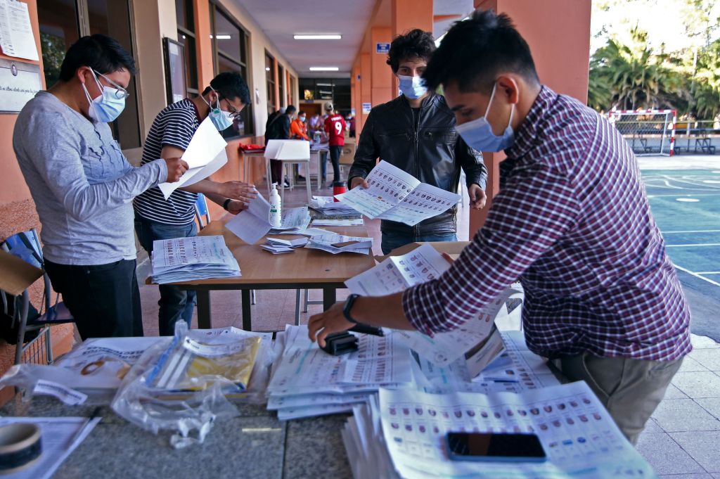 Socialista Andrés Arauz encabeza el recuento de votos en Ecuador, pero habrá segunda vuelta ...