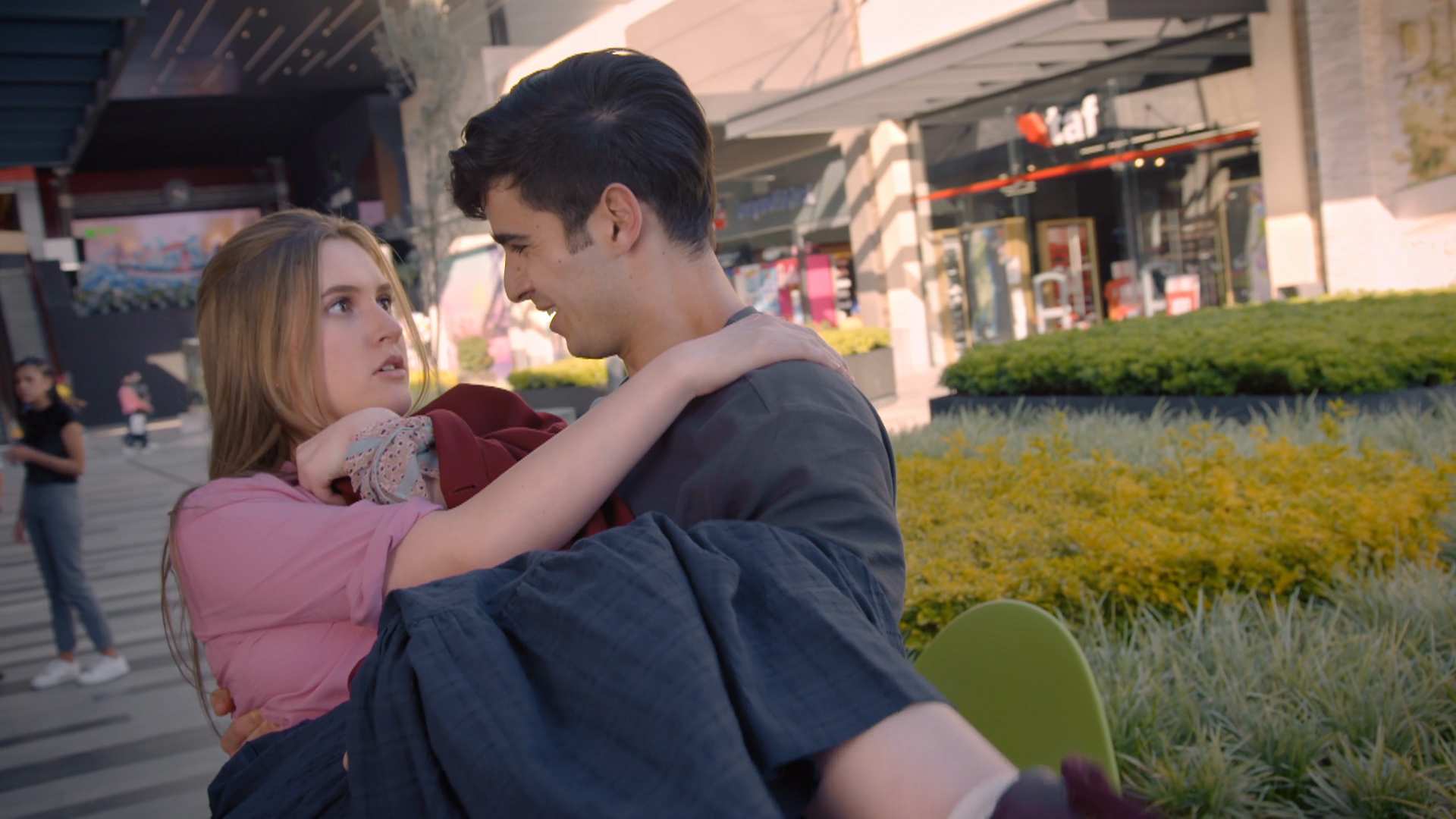 “Vamos mi lady”: Alan salva a Sol del peligro | Shows ¿Qué le pasa a mi ...