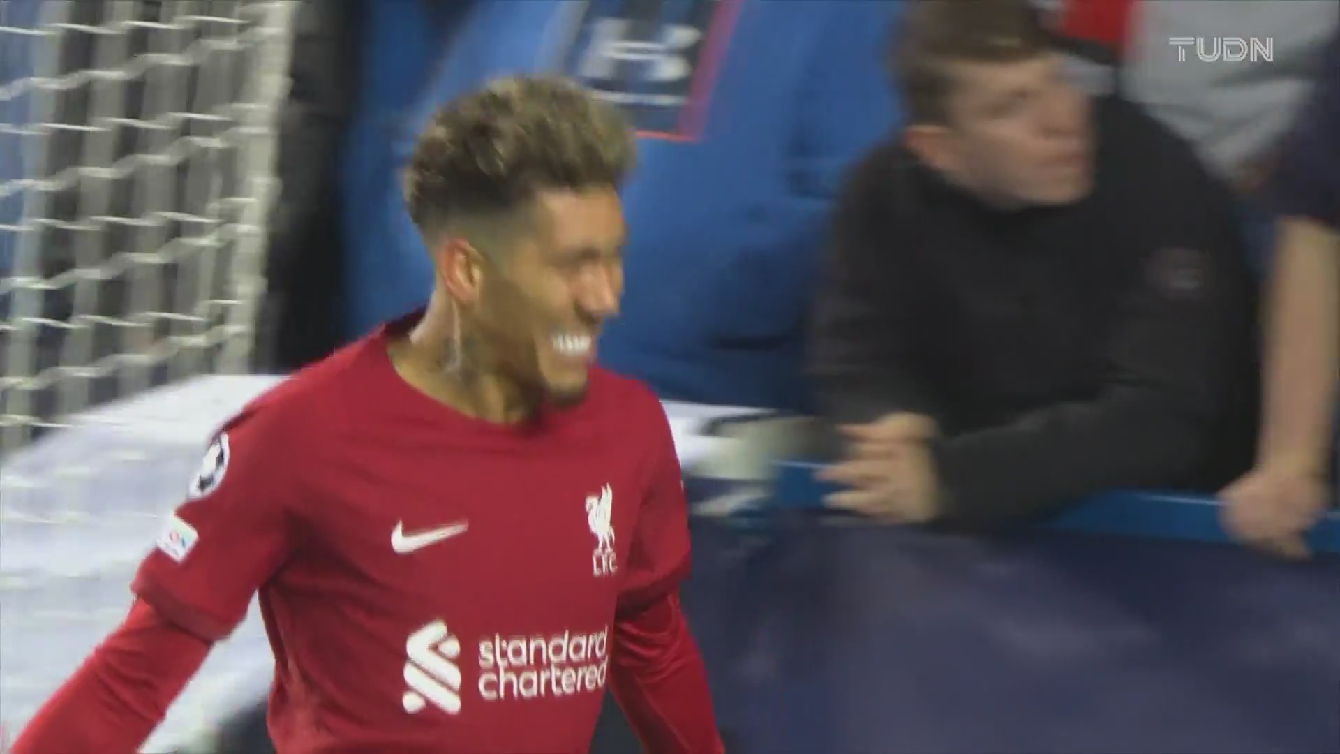 ¡Cañito al portero! Liverpool remonta 1-2 con doblete de Firmino | TUDN ...