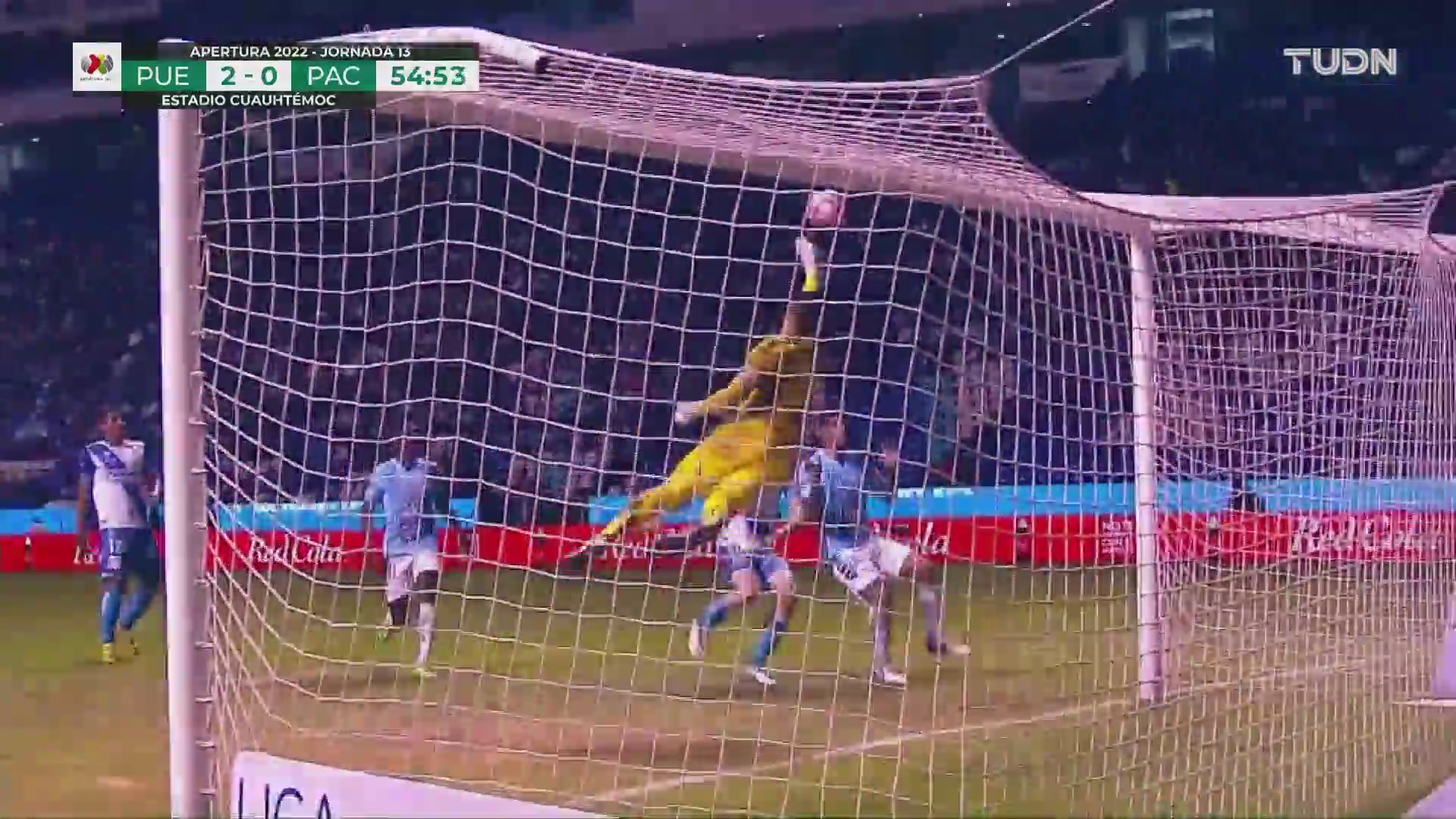 ¡Impasable! Silva saca otra pelota del ángulo de su arco a una mano ...