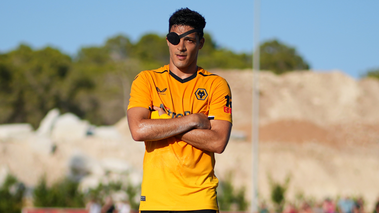 Raúl Jiménez y su nuevo festejo con parche de pirata... ¿Por qué ...