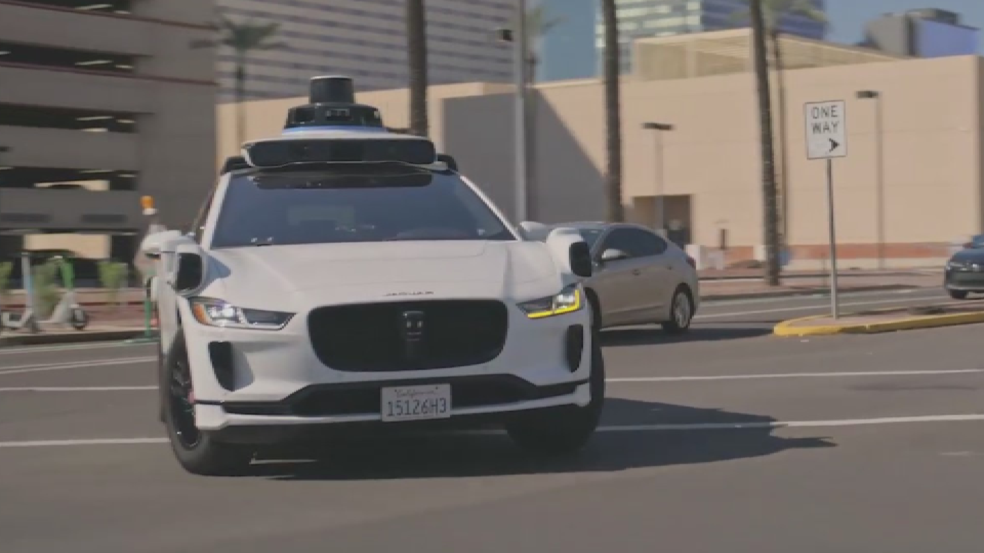San Francisco aprueba que taxis autónomos de Waymo y Cruise puedan ...
