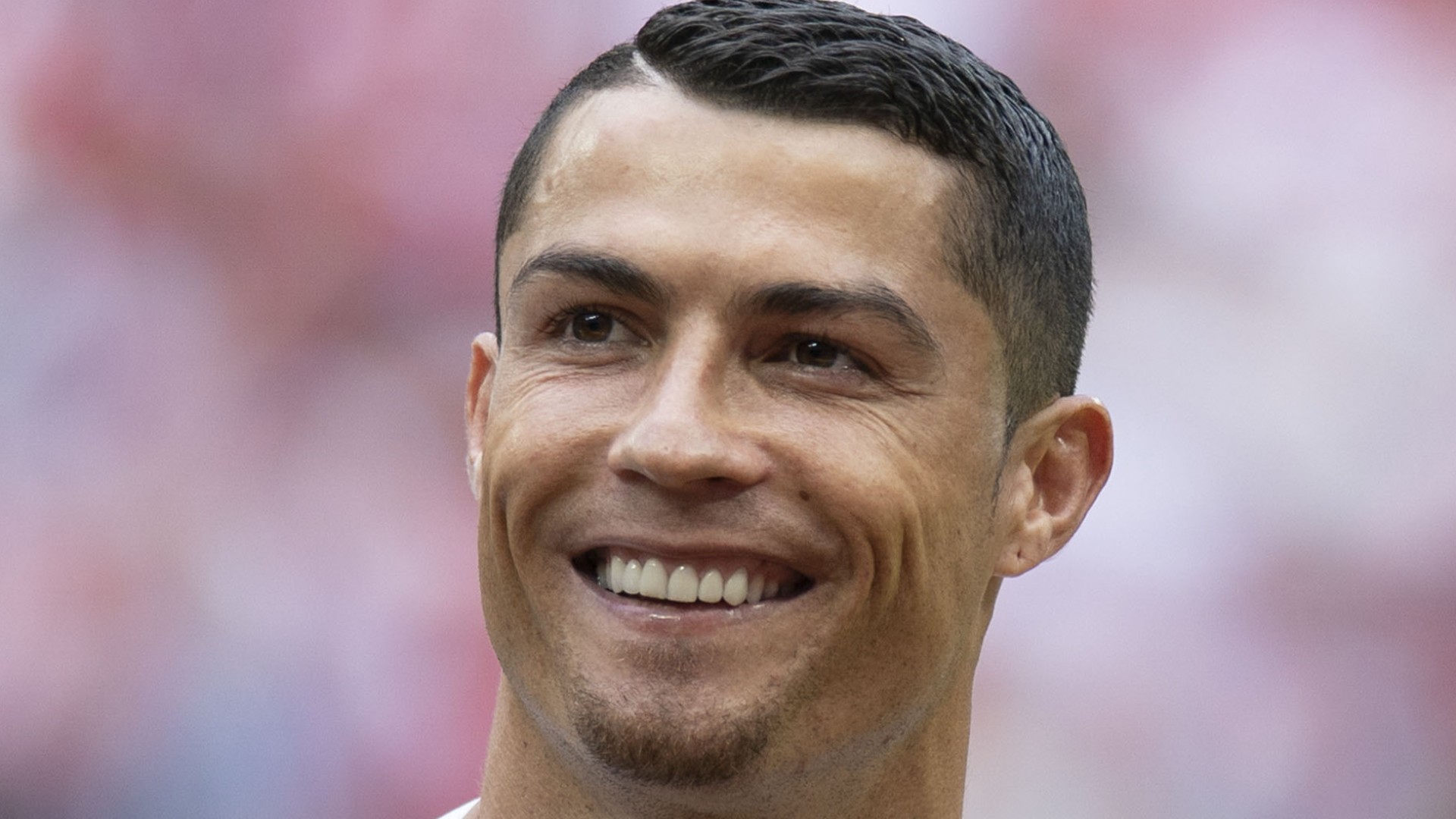 Cristiano Ronaldo lució sus bíceps y mostró la que será su “dupla ...