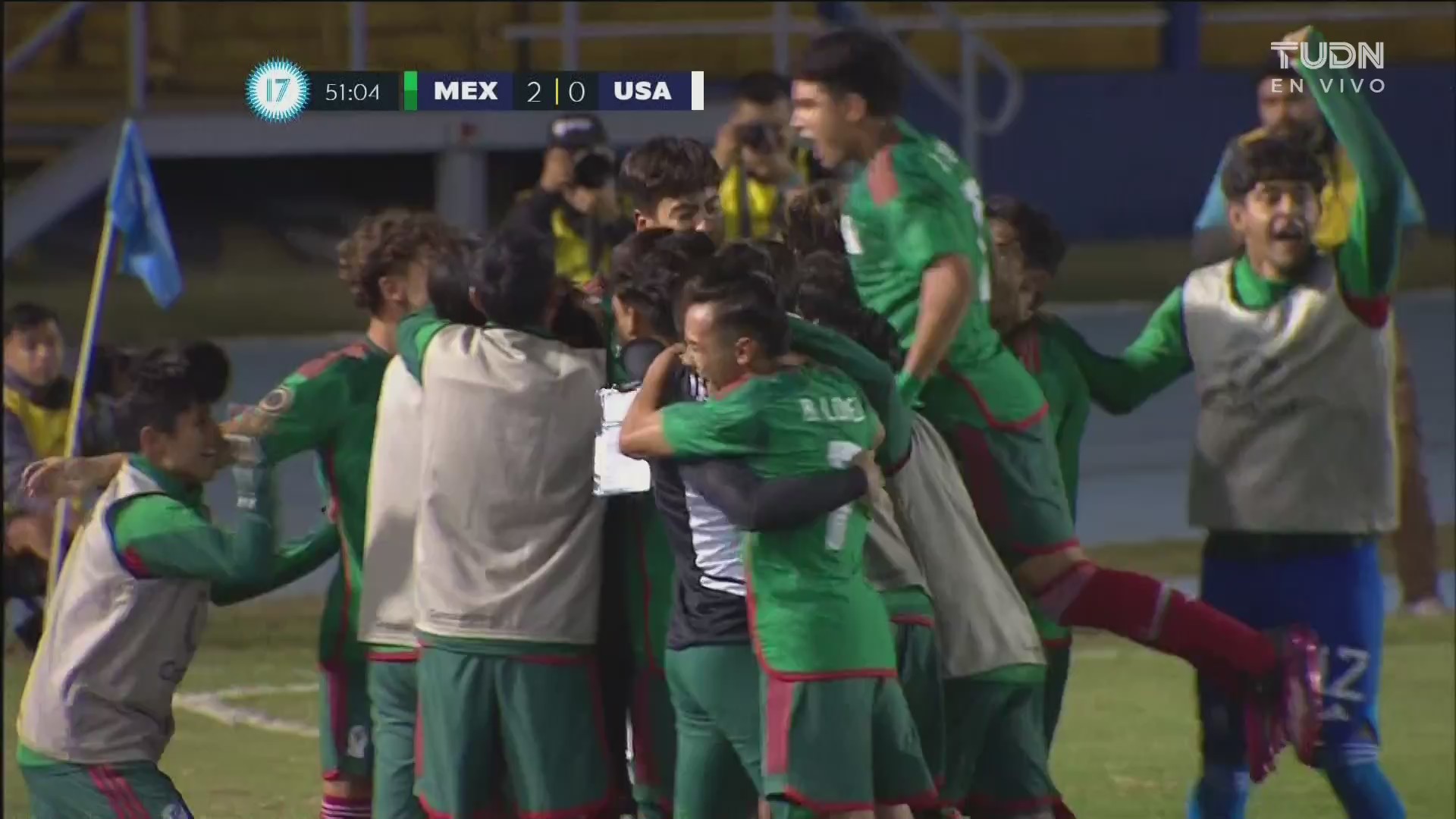 ¡Desata la locura! Luis Navarrete marca el 2-0 con remate espectacular ...