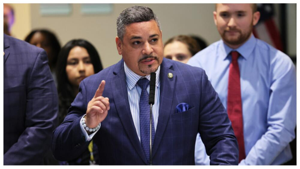 Edward Caban se convierte en el primer latino al frente de la Policía ...