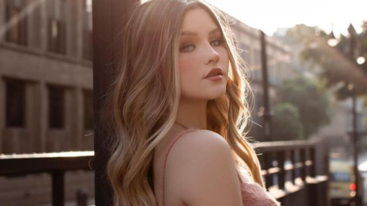 Isabella Tena revive accesorio de los años 80 y luce espectacular ...