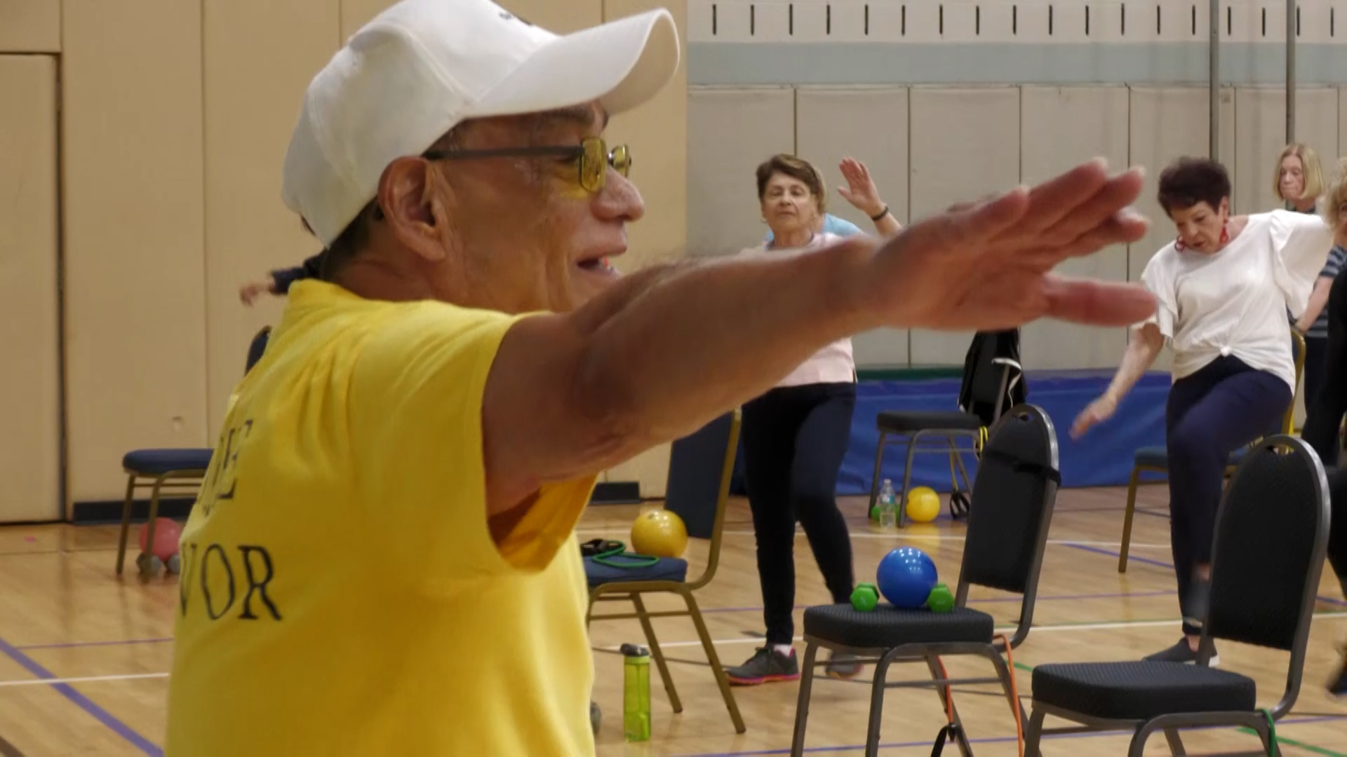 Puertorriqueño de 75 años motiva a otros por medio del baile ...