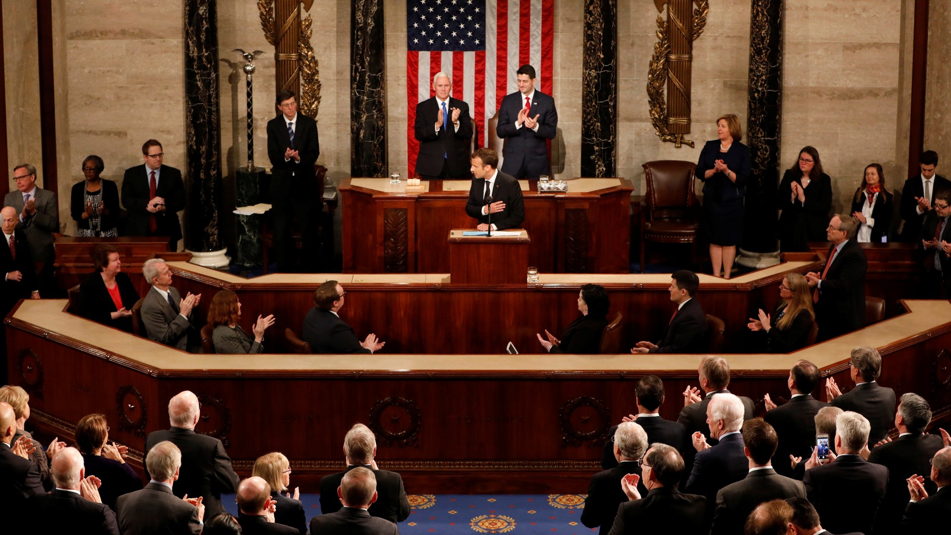 Macron recibe una ovación en el Congreso marcando sus profundas ...