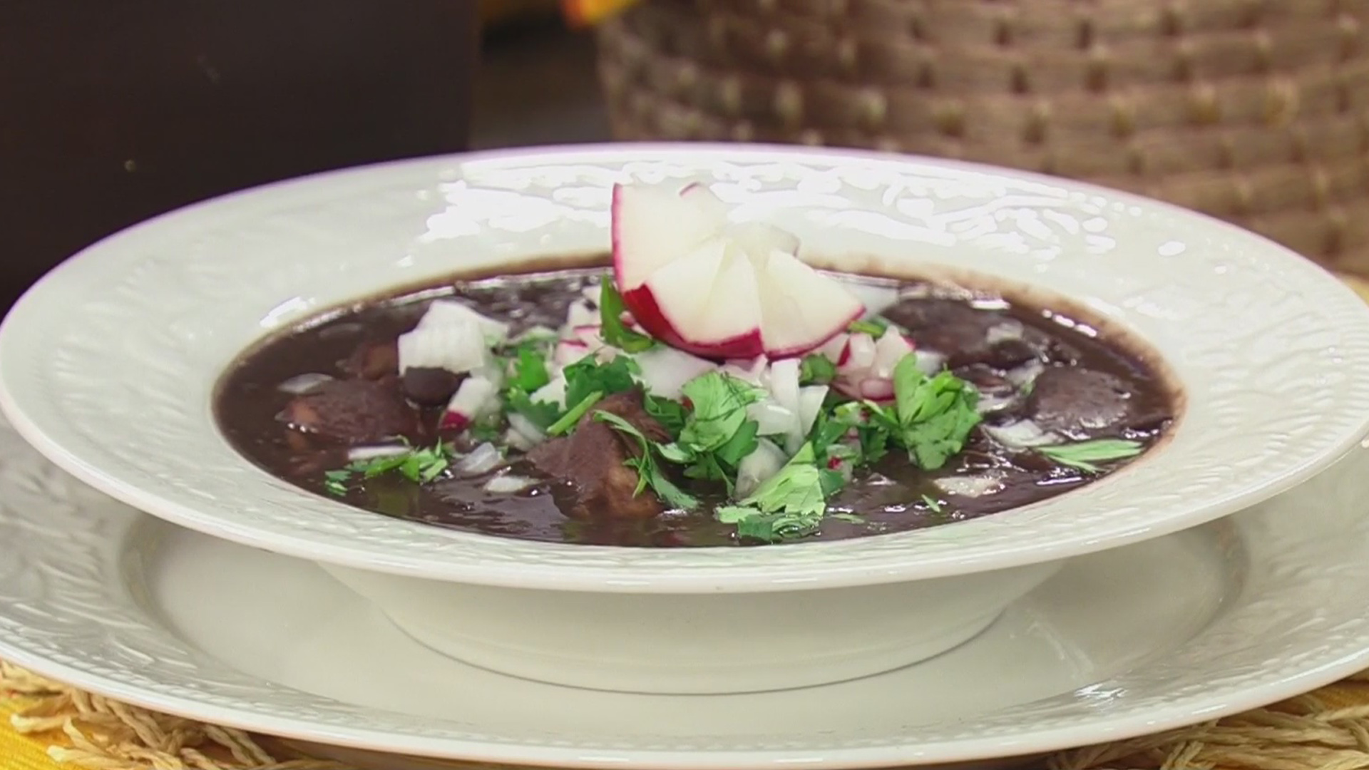 Prepara unos frijoles con puerco muy mexicanos | Delicioso | Univision
