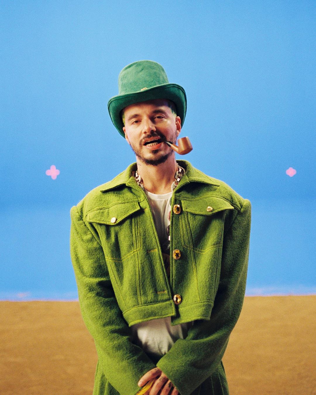 J Balvin le rinde honores a México en el detrás de cámaras de su nuevo ...