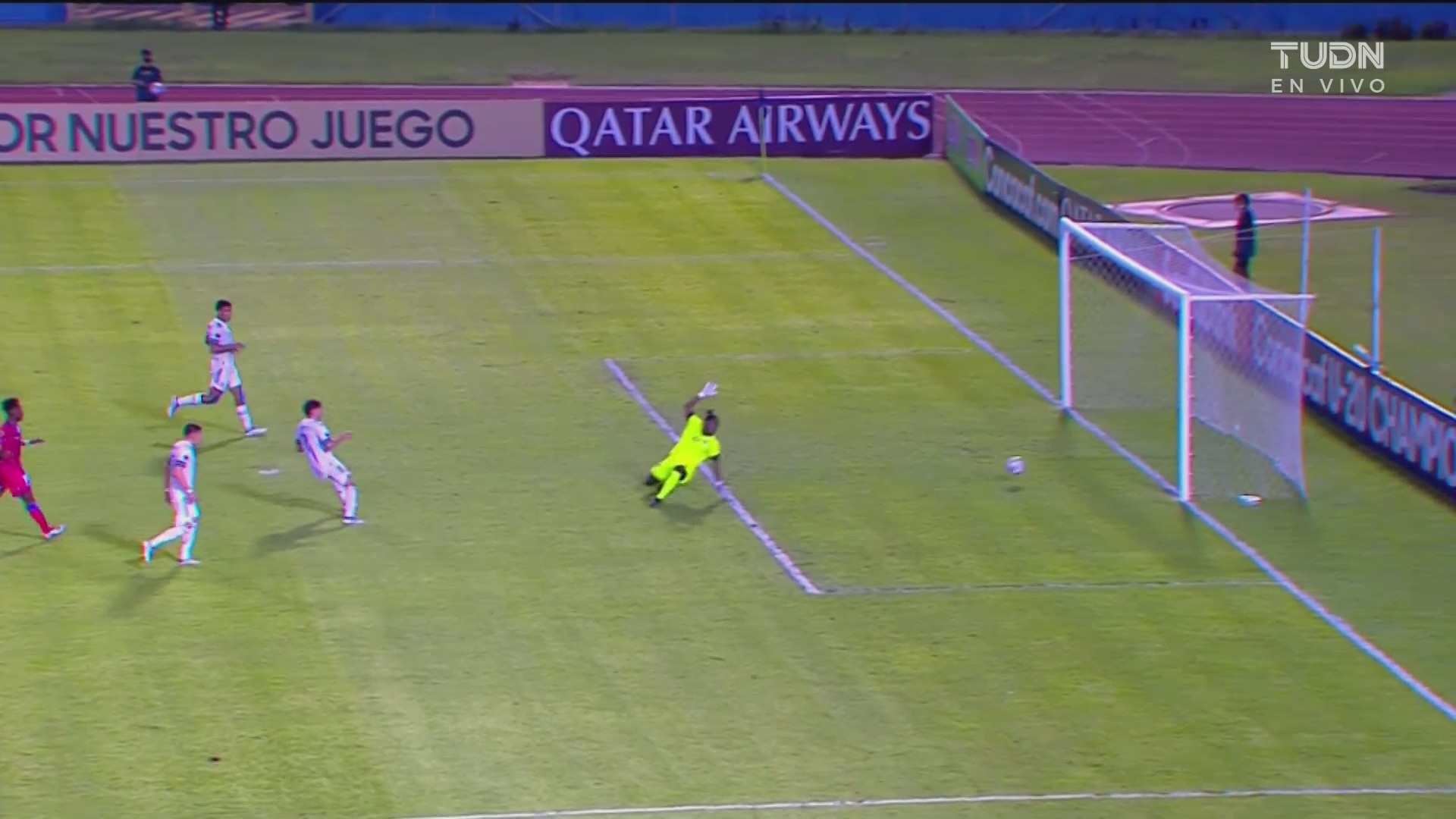 ¡Ya lo estaban cantando! Christian Torres anota y lo anulan de buena ...