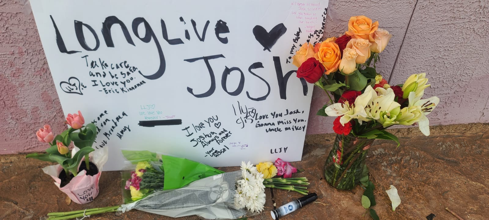 Recuerdan a Joshua Kinnaman: improvisan altar con flores y mensajes en ...