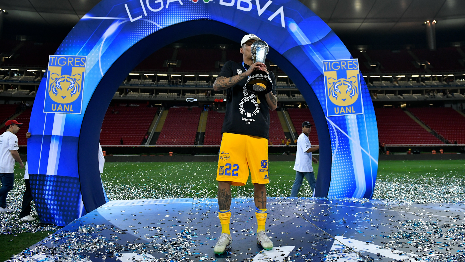 Tigres: Multan a Raymundo Fulgencio por insultos contra Rayados tras ...