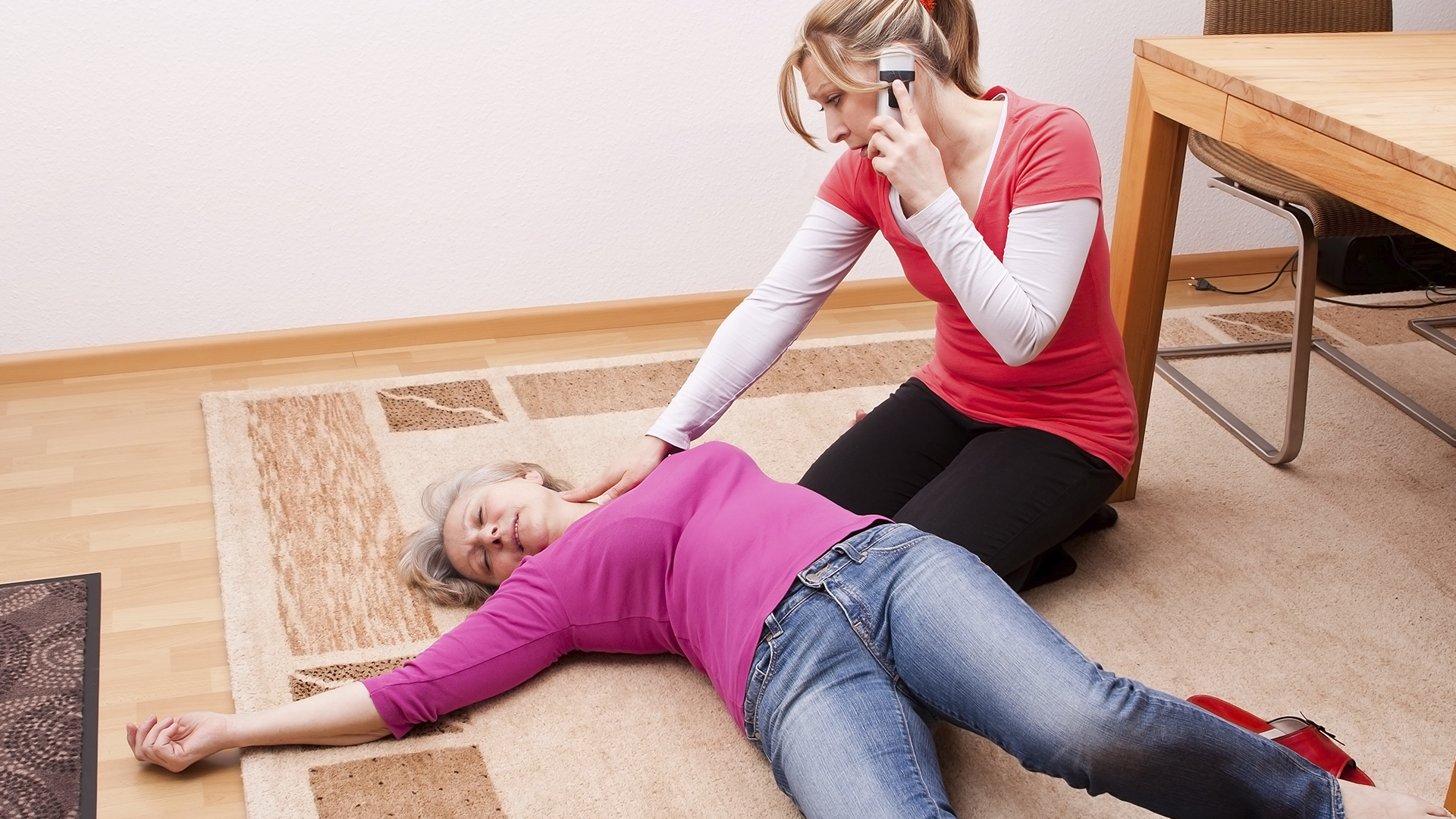 ¿Cómo ayudar a una persona que está teniendo convulsiones? | Shows ...