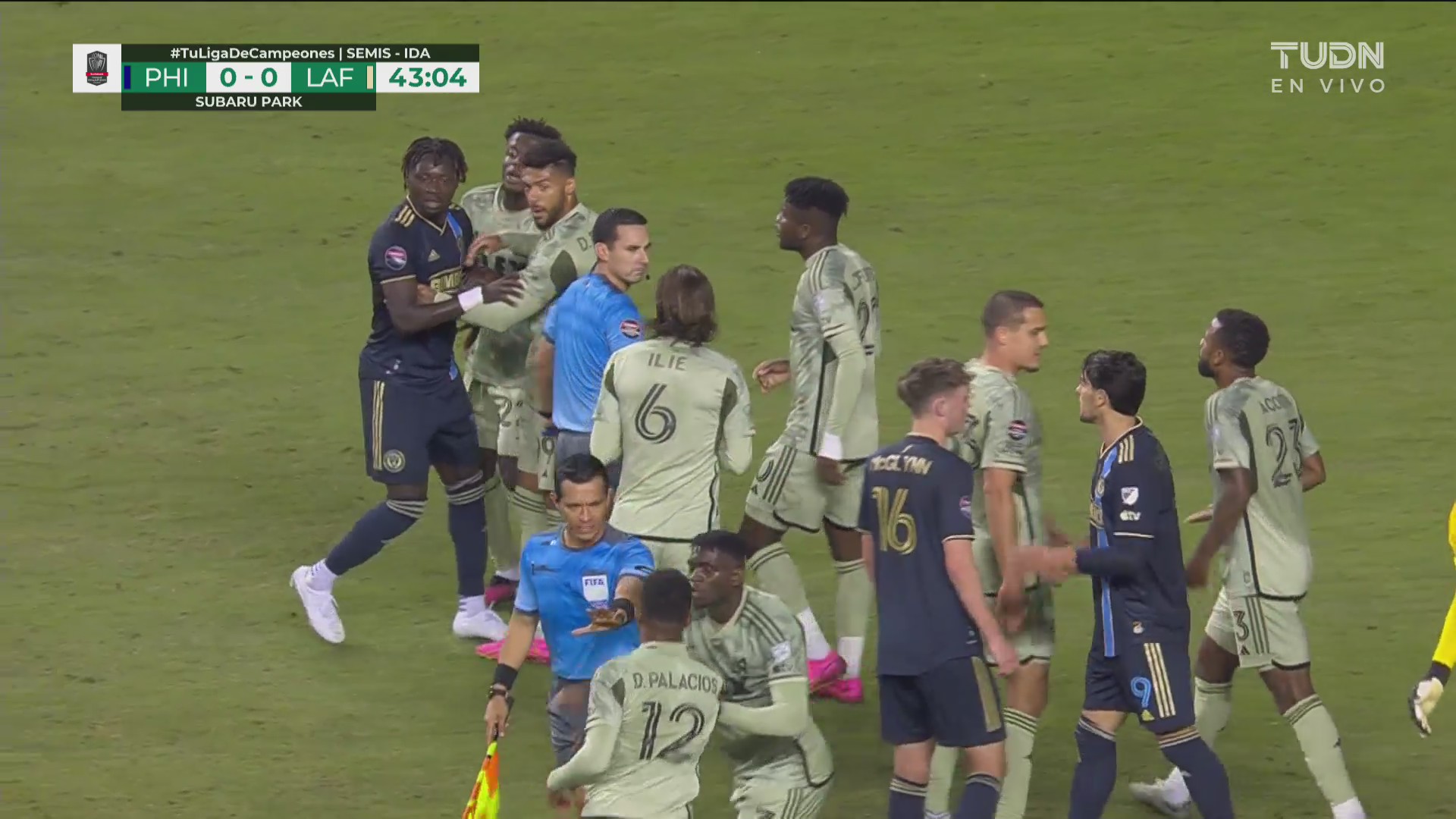 Se desata la bronca tras la dura entrada a Cracklitos Vela | TUDN CONCACAF Champions | TUDN