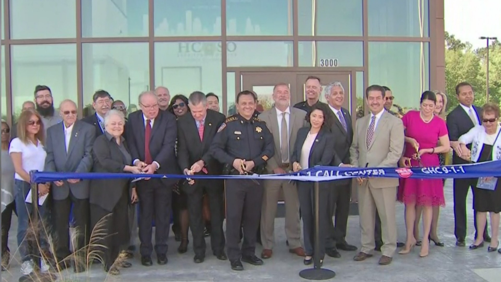 El condado Harris estrena un nuevo centro de llamadas de emergencia del ...