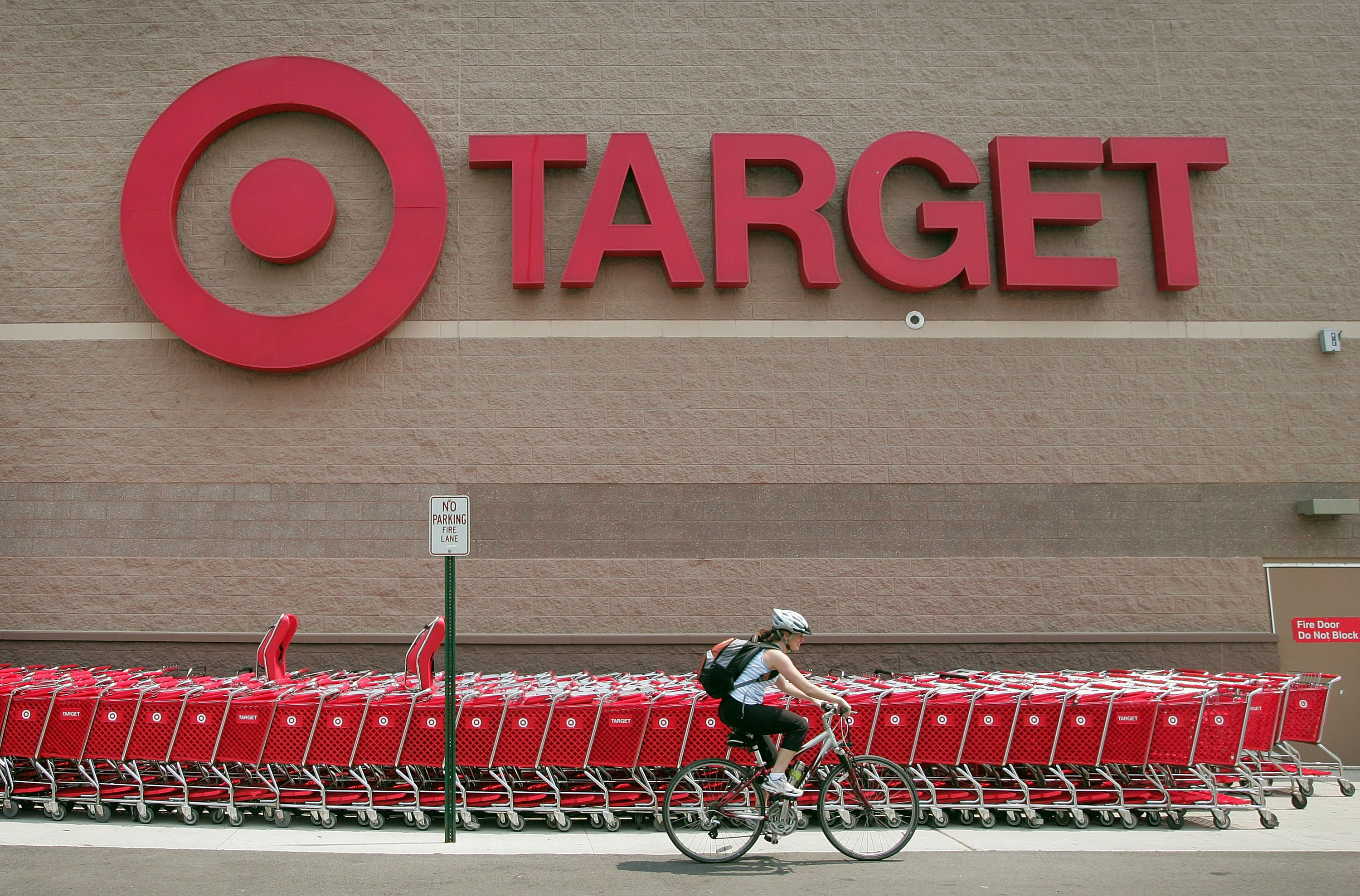 Target paga bono de $500 a sus trabajadores por su trabajo en tiempos ...
