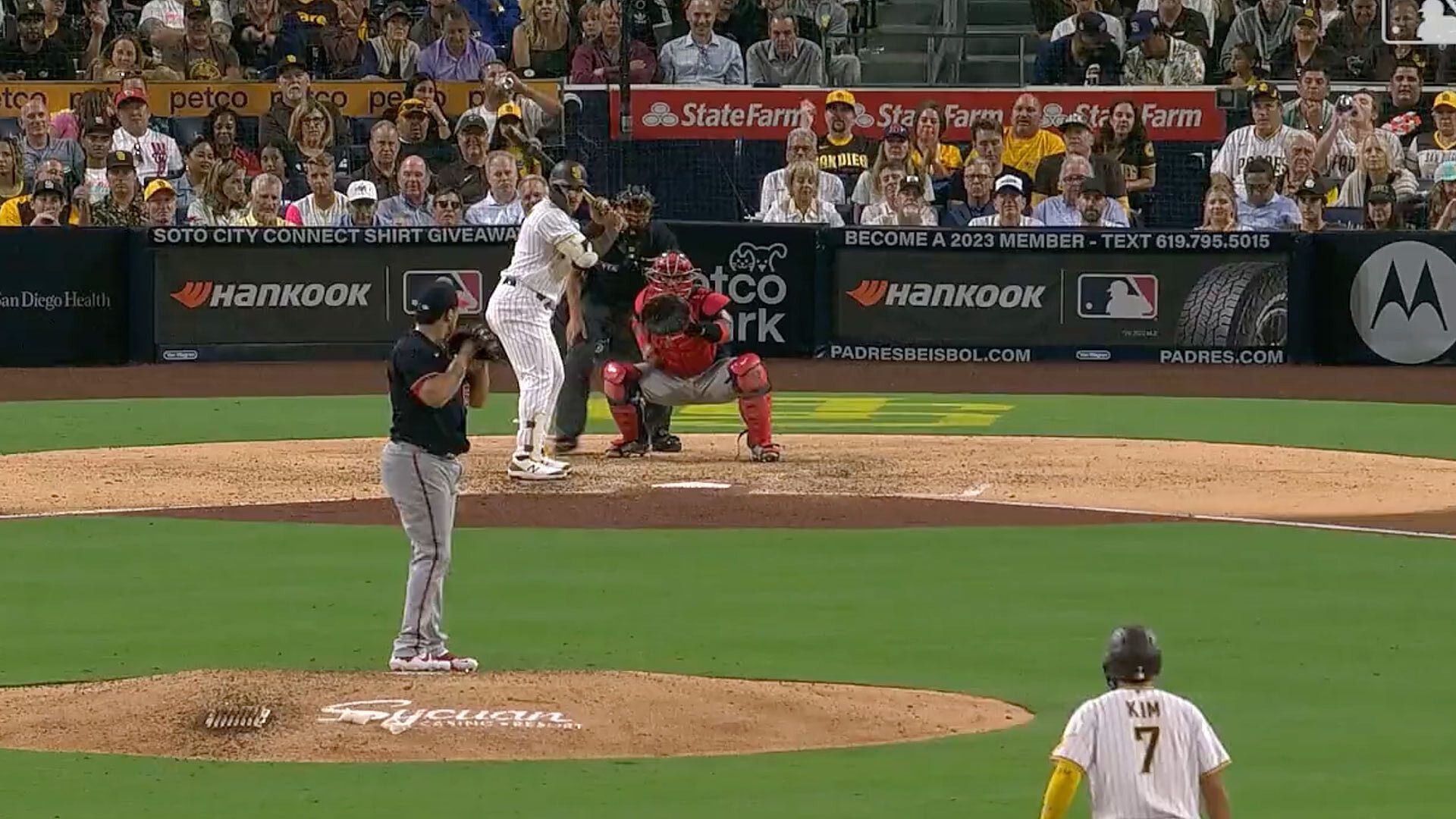 Víctor Arano se lució en la lomita y limitó los daños de los Nationals ...