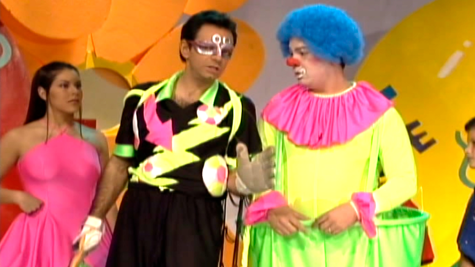 Derbez en Cuando Capítulo 9: El Súper portero pone orden en un programa ...