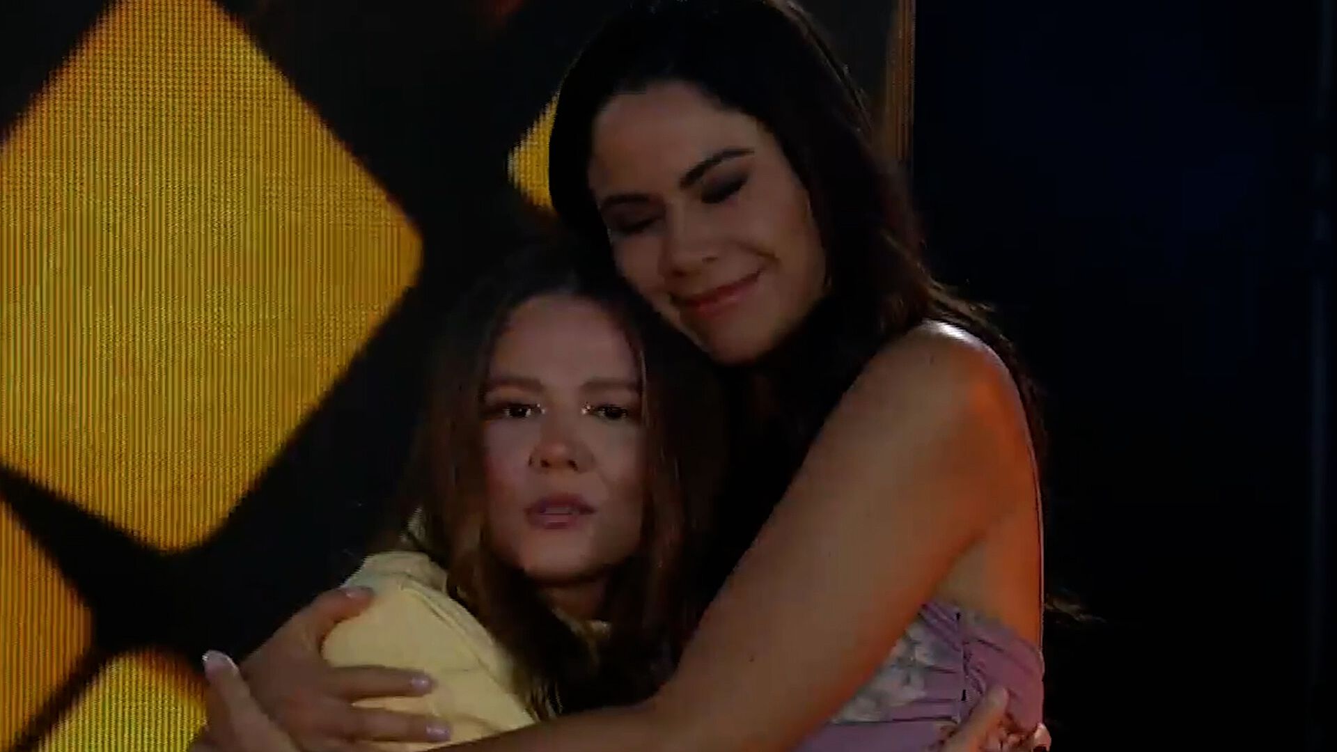 Joy Huerta se separa de sus hijos y Paola Rojas la consuela | Shows Canal U | Unicable