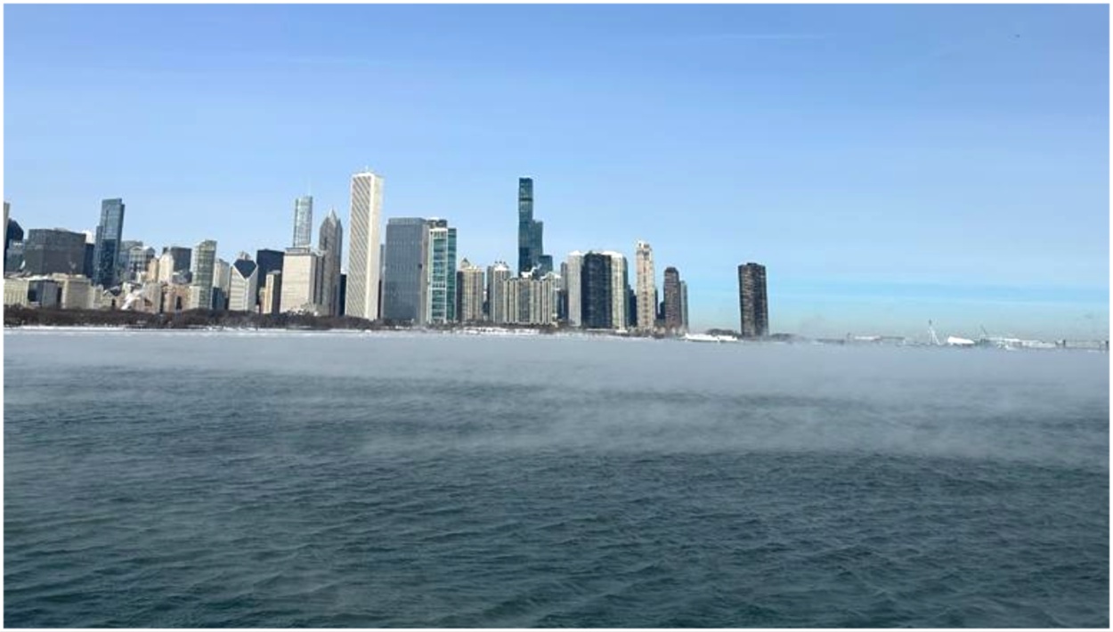 Espectáculo natural del Lago Michigan por el frente ártico en Chicago ...