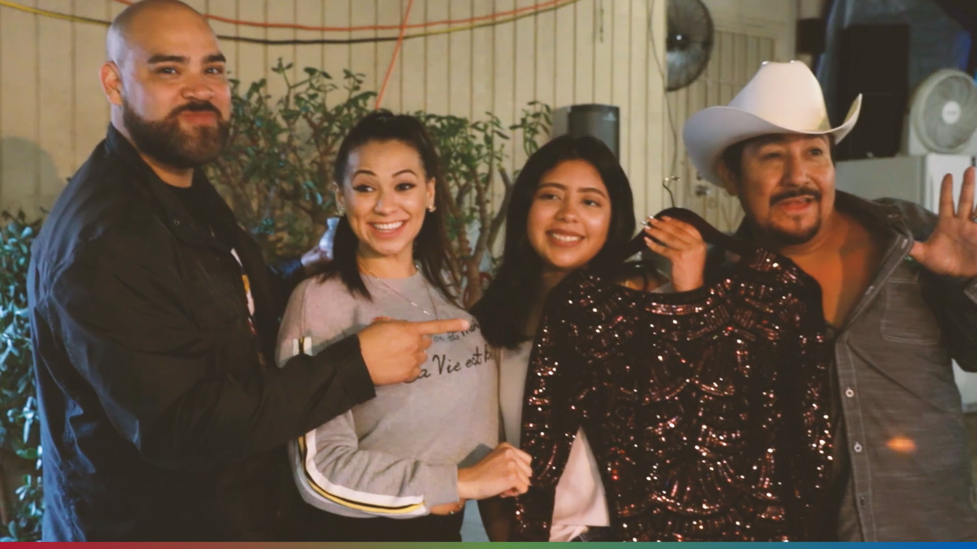 Sueña con ser policía y ya tiene vestido para su graduación: esta es la ...