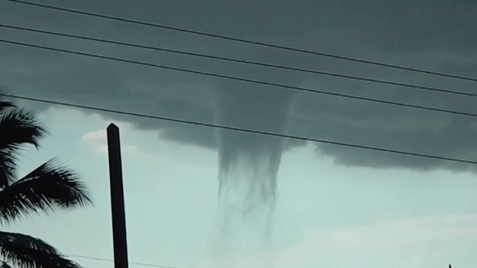 Así registraron una espectacular tromba marina frente a la costa de Cuba | Noticias Univision ...