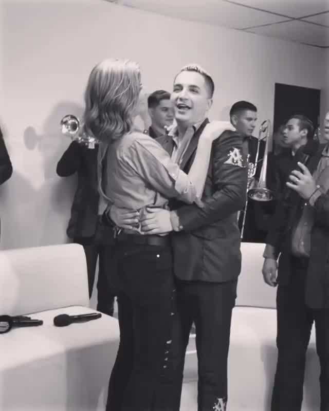 Así baila Montserrat Oliver a ritmo de banda con La Arrolladora | Shows ...