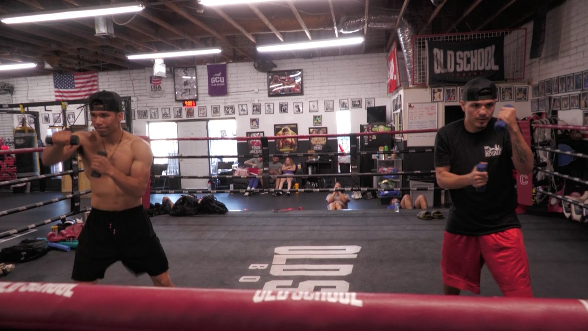 Talentos latinos determinados a triunfar en el boxeo | Video ...