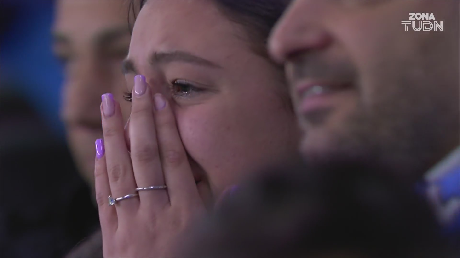 ¡Corazón roto! Aficionados del Napoli rompen en llanto tras caer en ...