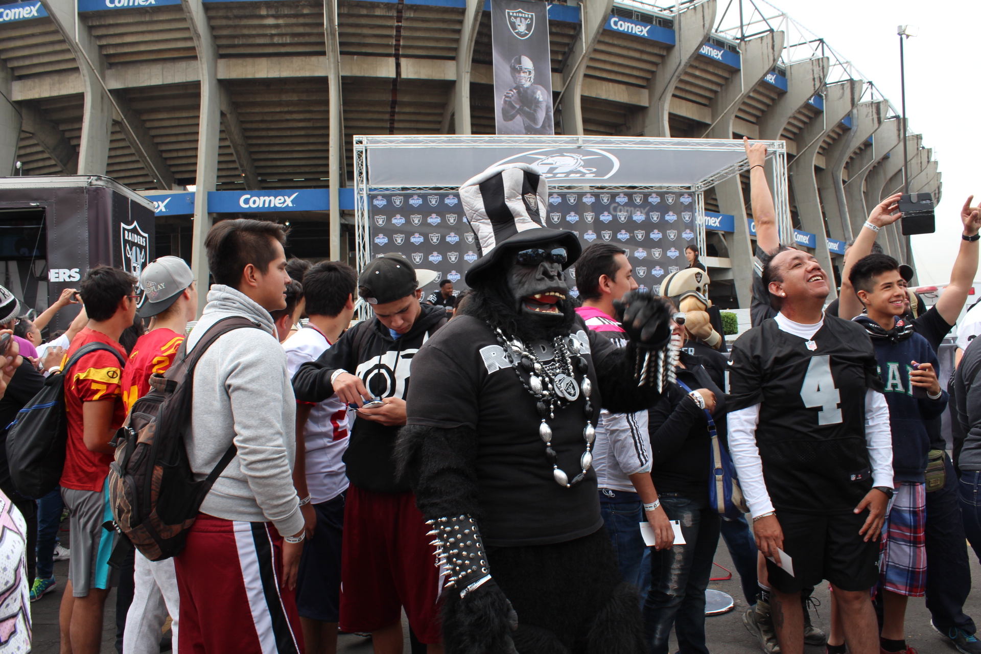 Espectacular Fan Fest de los Raiders en el Estadio Azteca | Deportes ...