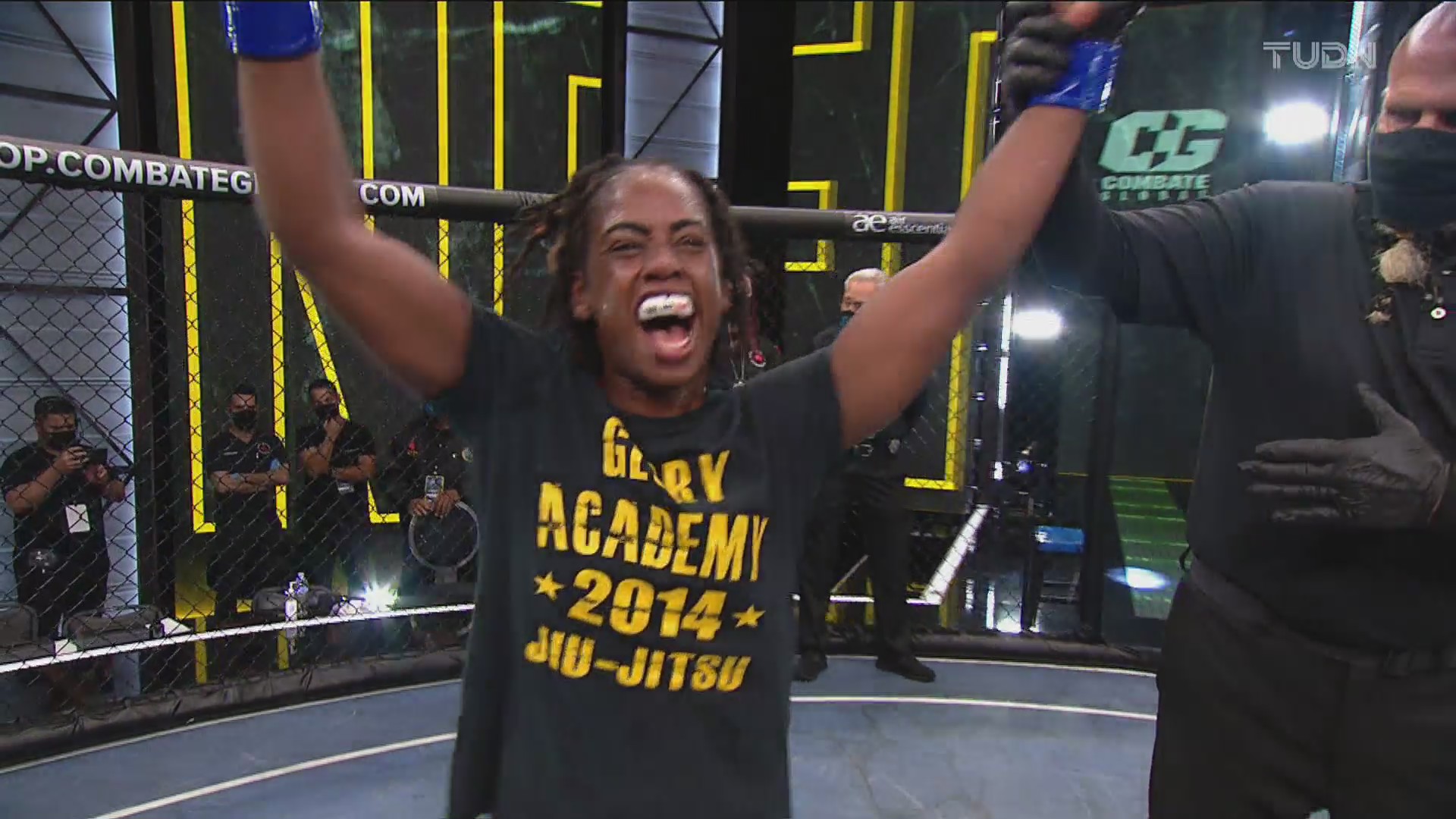 ‘Loba’ Acosta no puede aullar ante Chantel Coates en Combate Global ...