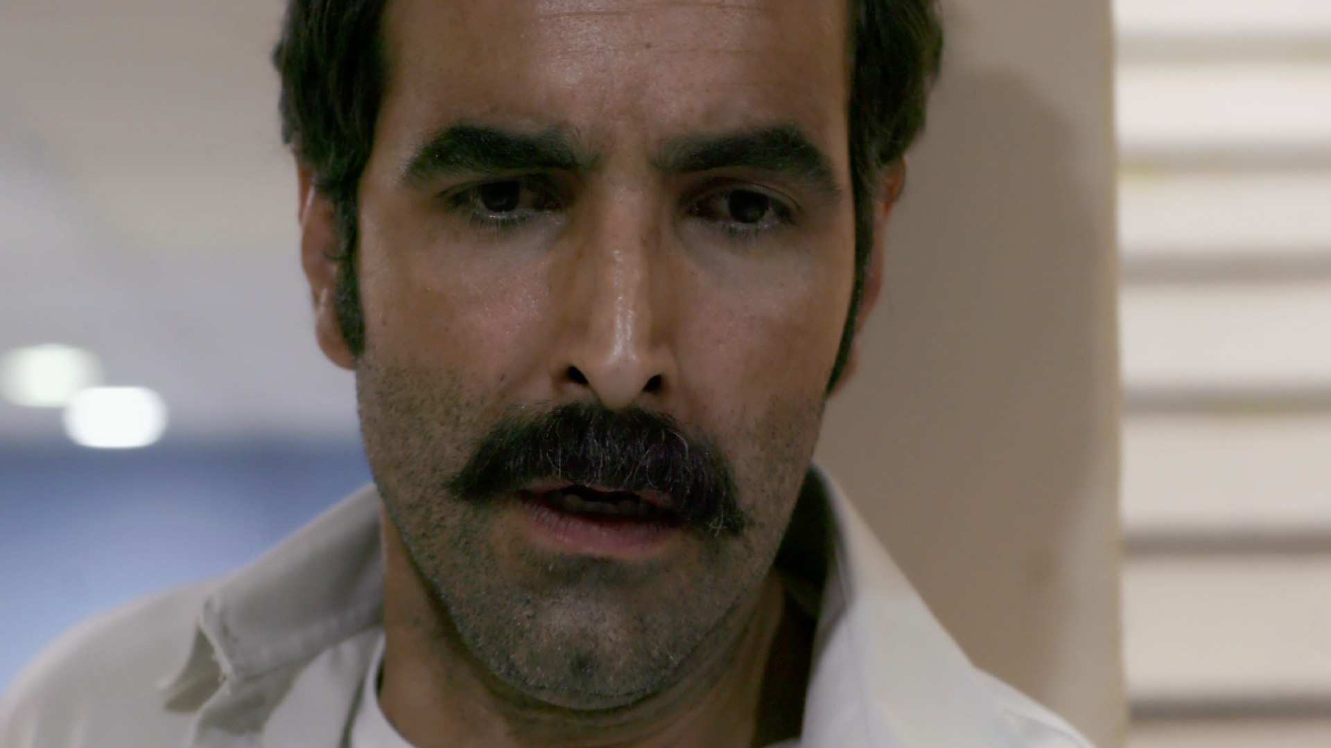 Este miércoles: ¡El Chino descubrirá a León Carvajal! | Shows Amar a muerte | Las Estrellas