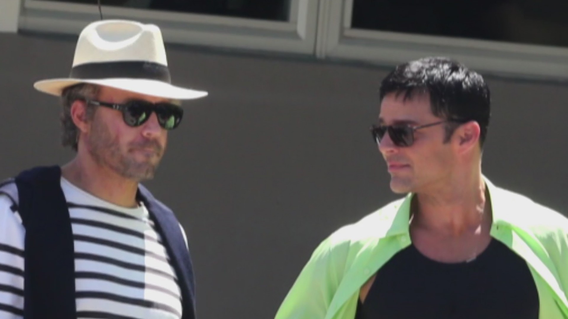 Cachamos a Ricky Martin y a Édgar Ramírez grabando escenas de una serie ...