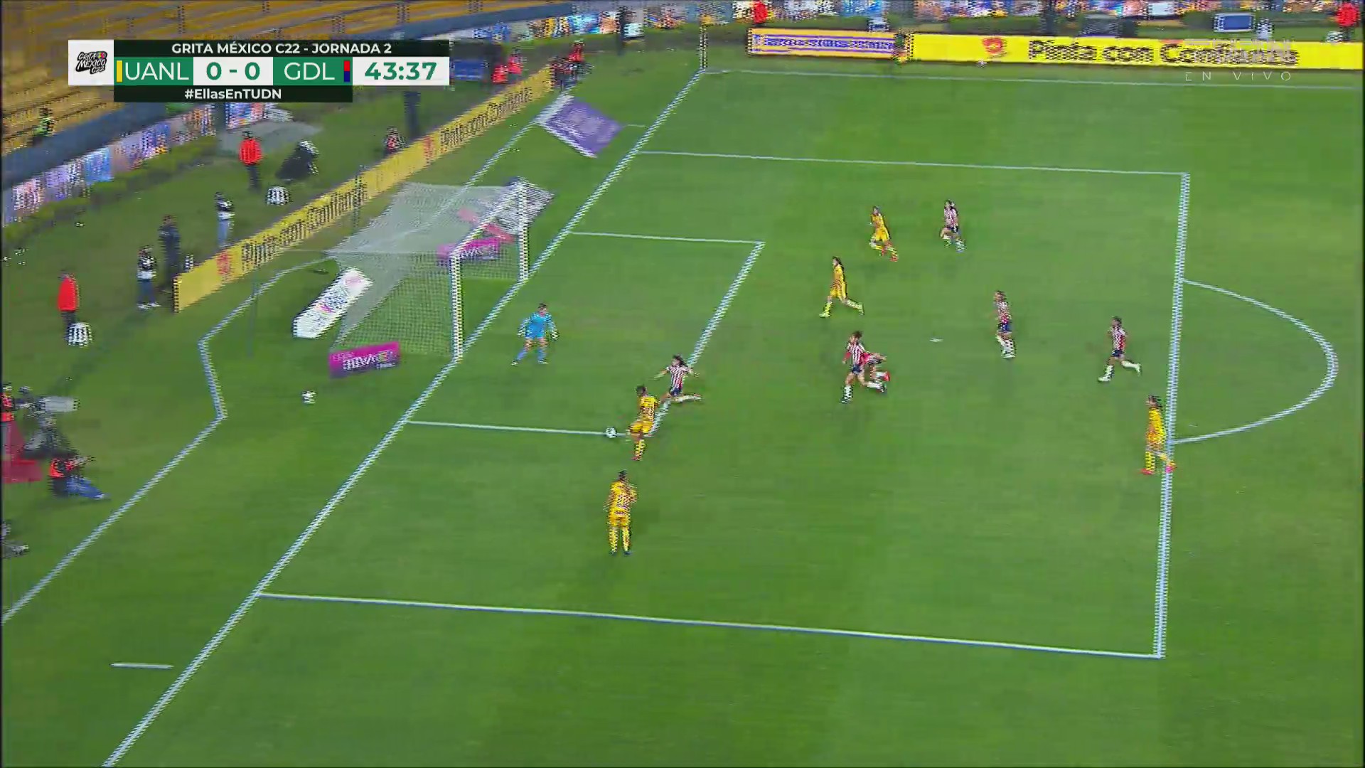 ¡Le faltó tranquilidad! Uche Kanu prende de volea apenas por encima ...