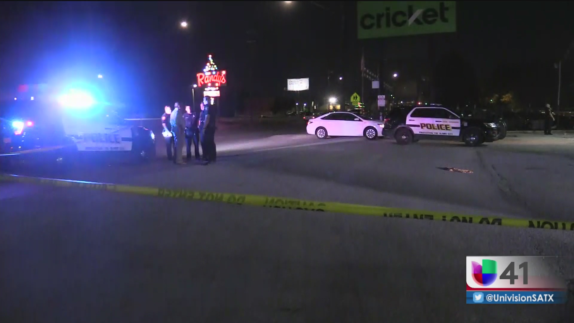 Un hombre es impactado de bala en la cara afuera de una tienda de ...