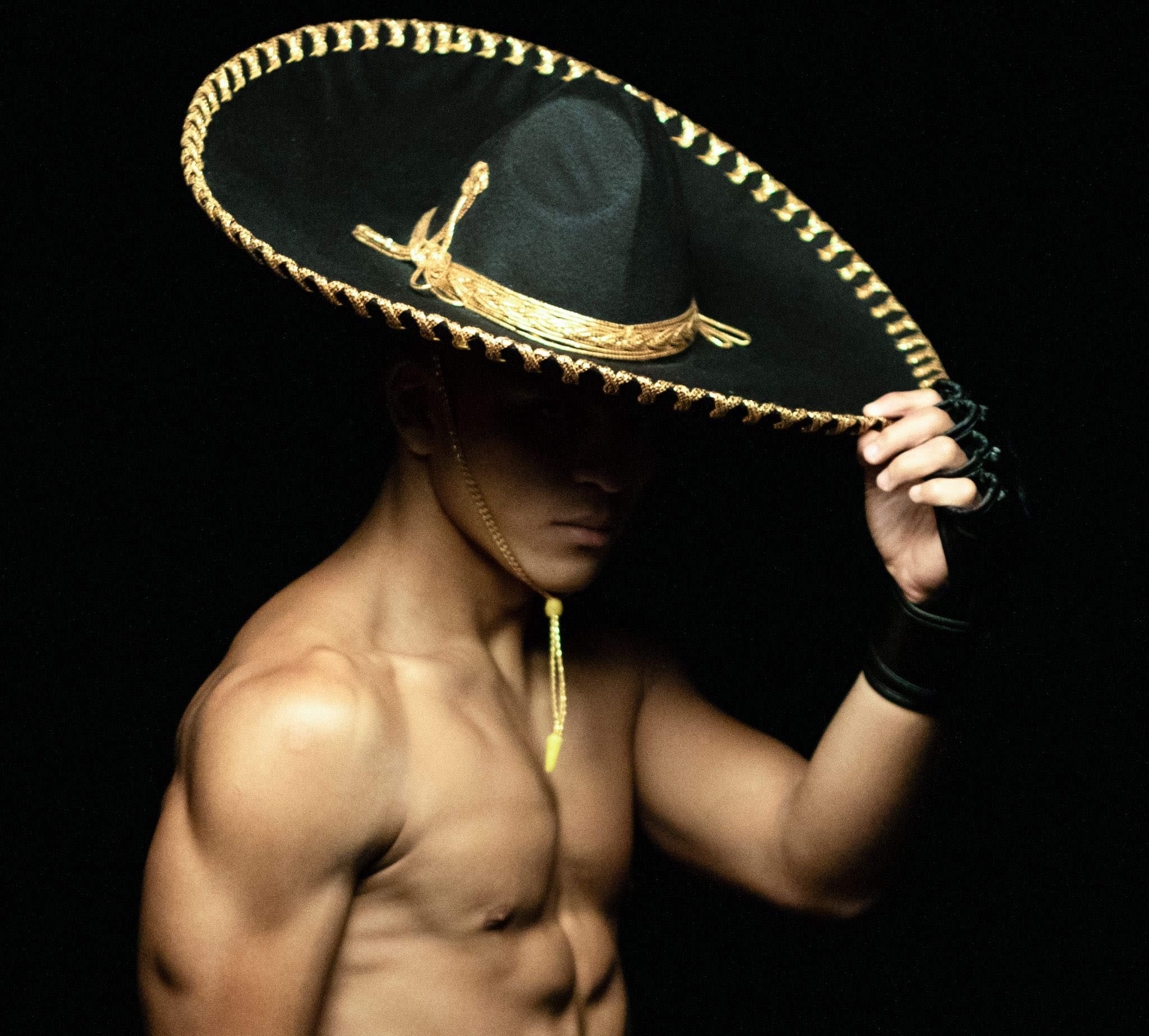 Axel Osuna pone en alto a México con TKO sobre el invicto Solórzano ...