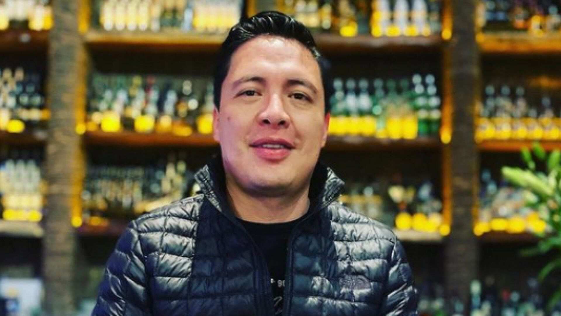 Armando Hernández carga con estilo su coquita cuando va a los tacos ...