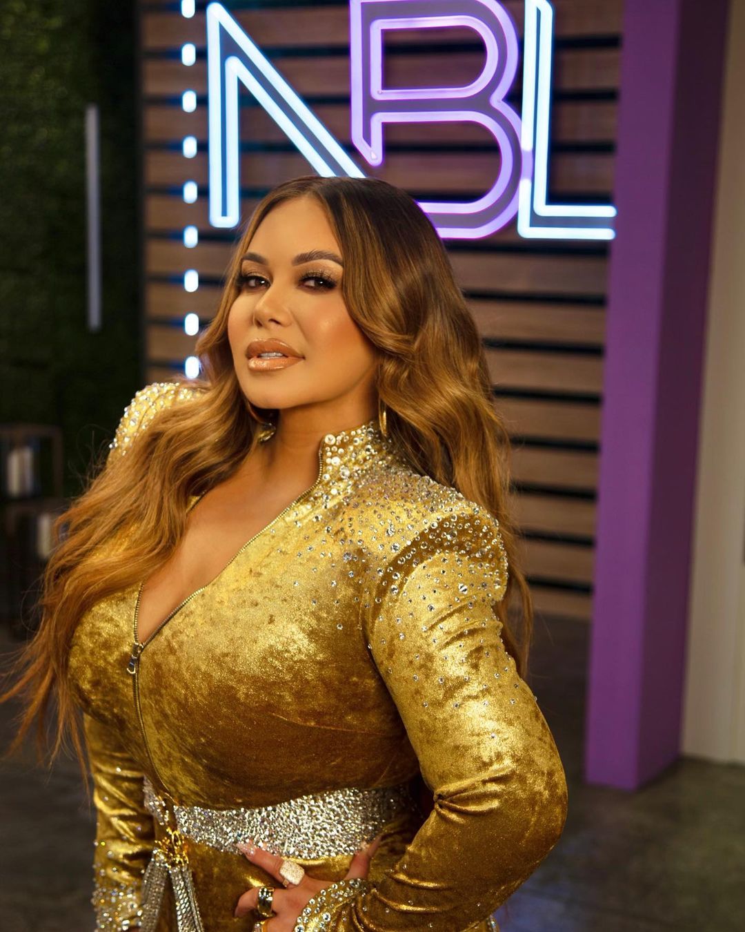 Chiquis da a conocer fecha de lanzamiento de su libro 'Invencible ...