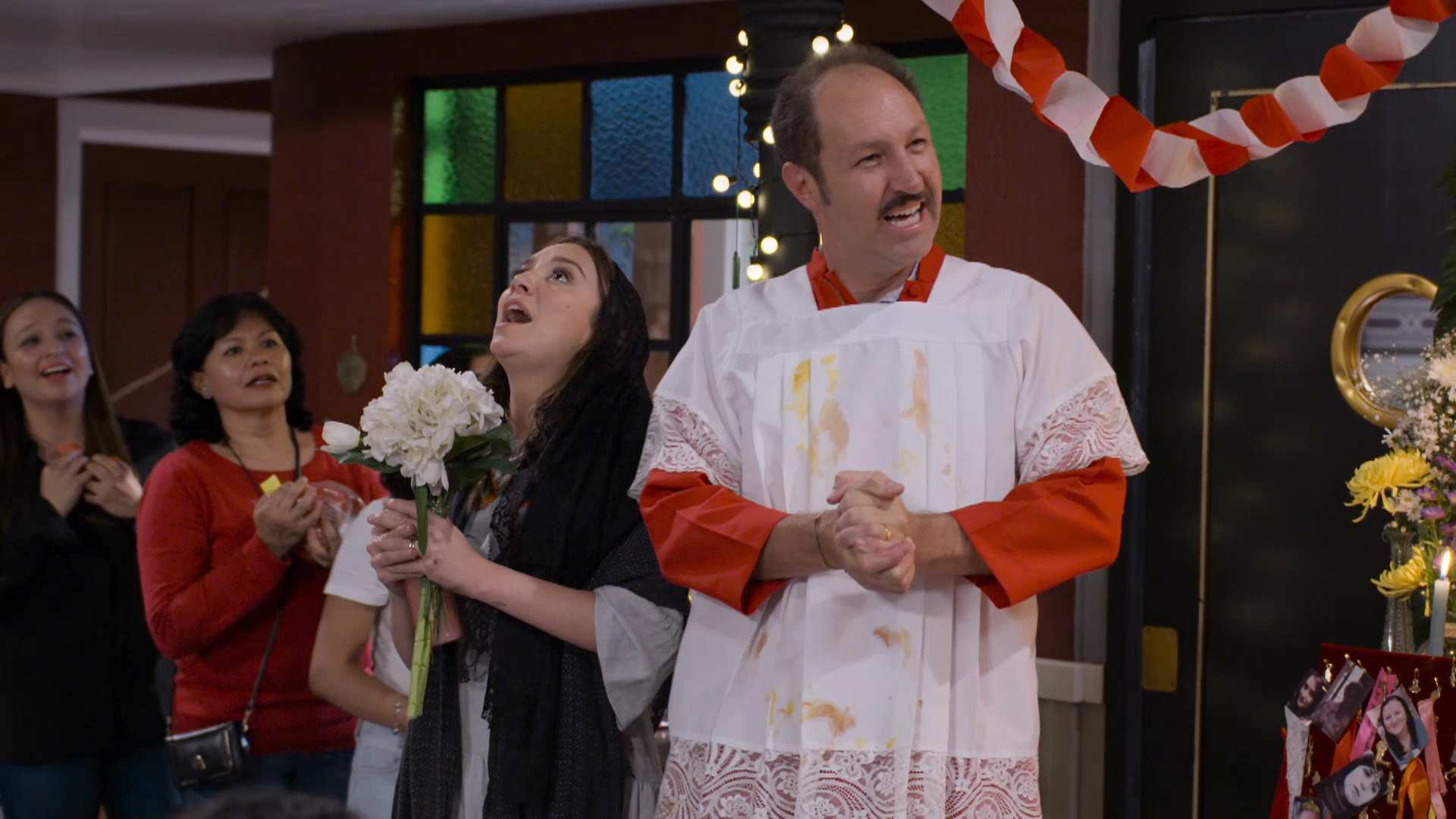 C4, T2: El santo de los tomates | Shows Renta Congelada | Las Estrellas